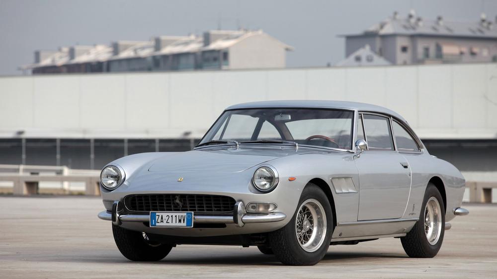 La grande aventure des Ferrari 12 cylindres 2 + 2