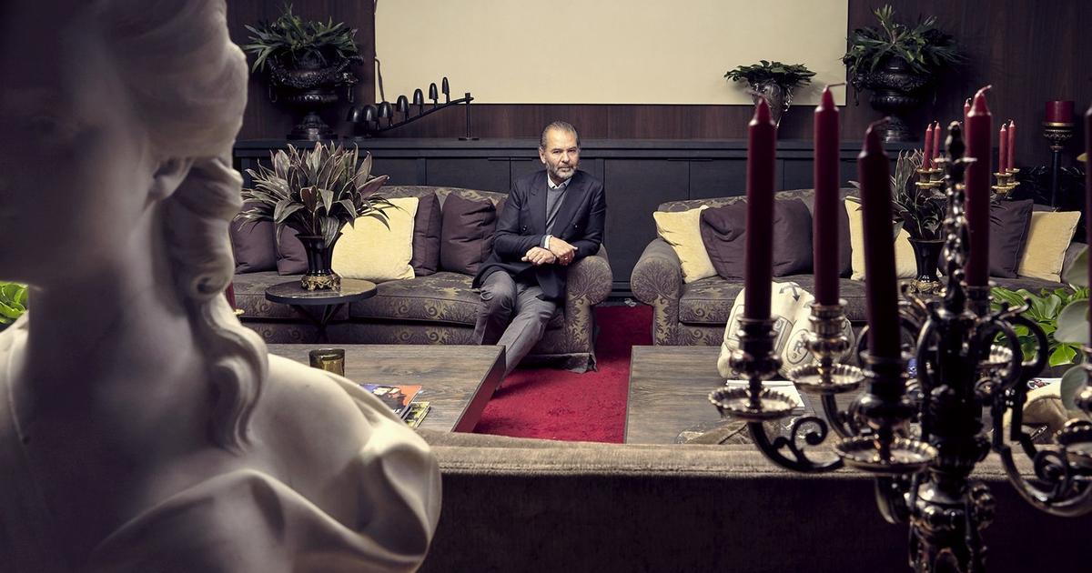 Remo Ruffini, intérieur jour