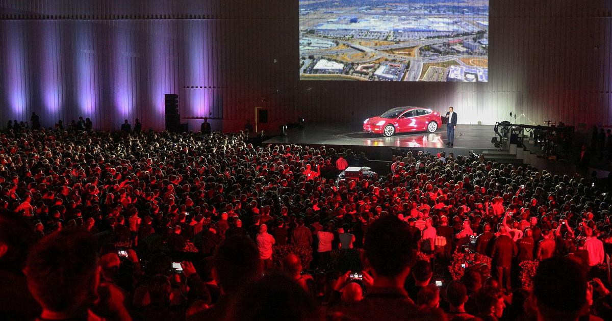 Tesla lance sa Model 3 à l'assaut du grand public