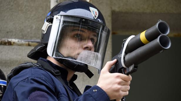 La police des polices préconise l'abandon du flash-ball