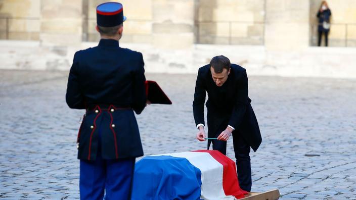 Emmanuel Macron salue en Jean d'Ormesson un «être de clarté»