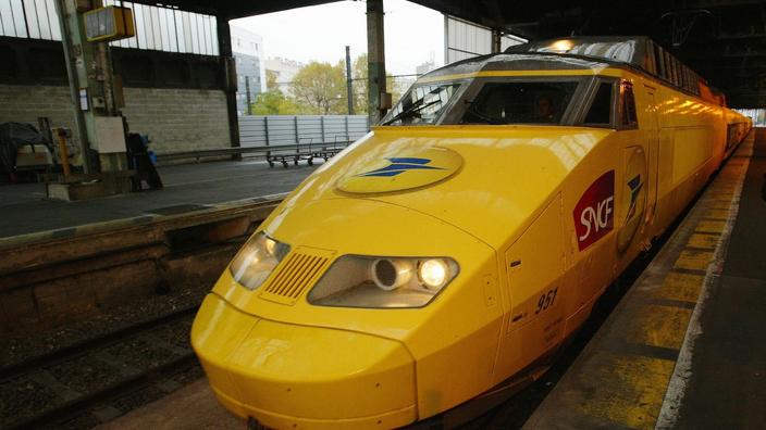 Après 30 ans de service, le TGV jaune de La Poste reste définitivement ...