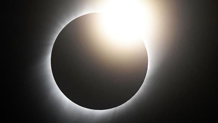 Éclipse totale : le Soleil et la Lune font le spectacle aux États-Unis