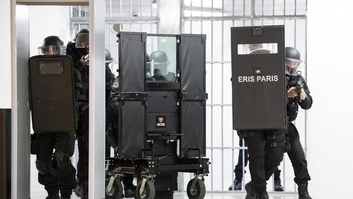 Les Éris, ces gardiens de la paix en prison