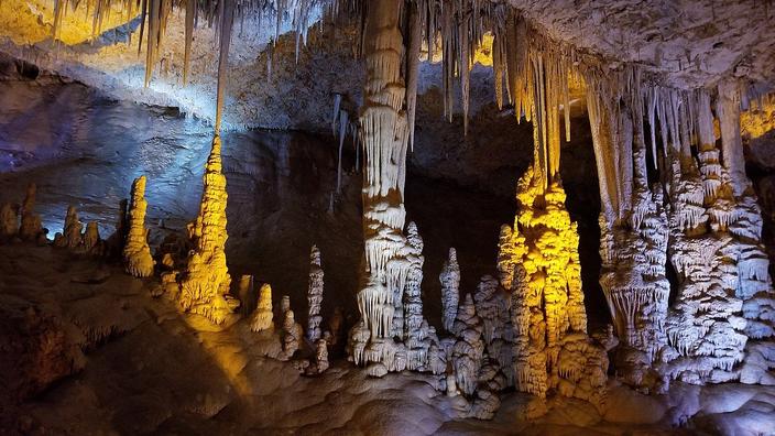 Une stalactite raconte la chute du premier empire de l'humanité