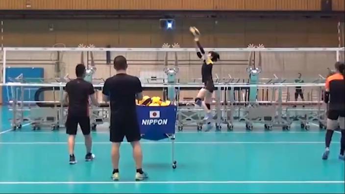 L'entraînement de l'équipe japonaise de volley...avec des robots
