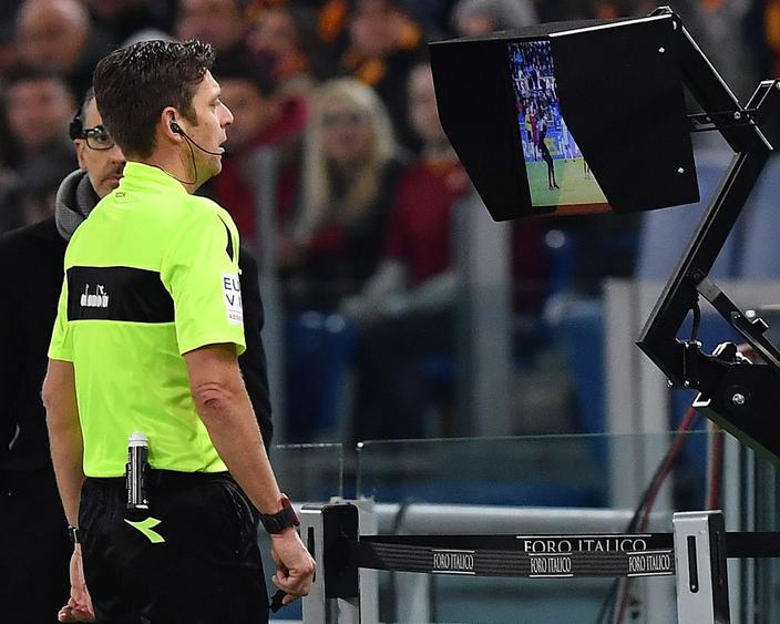 Origine, mise en place et polémiques : cinq choses à savoir sur la VAR ...