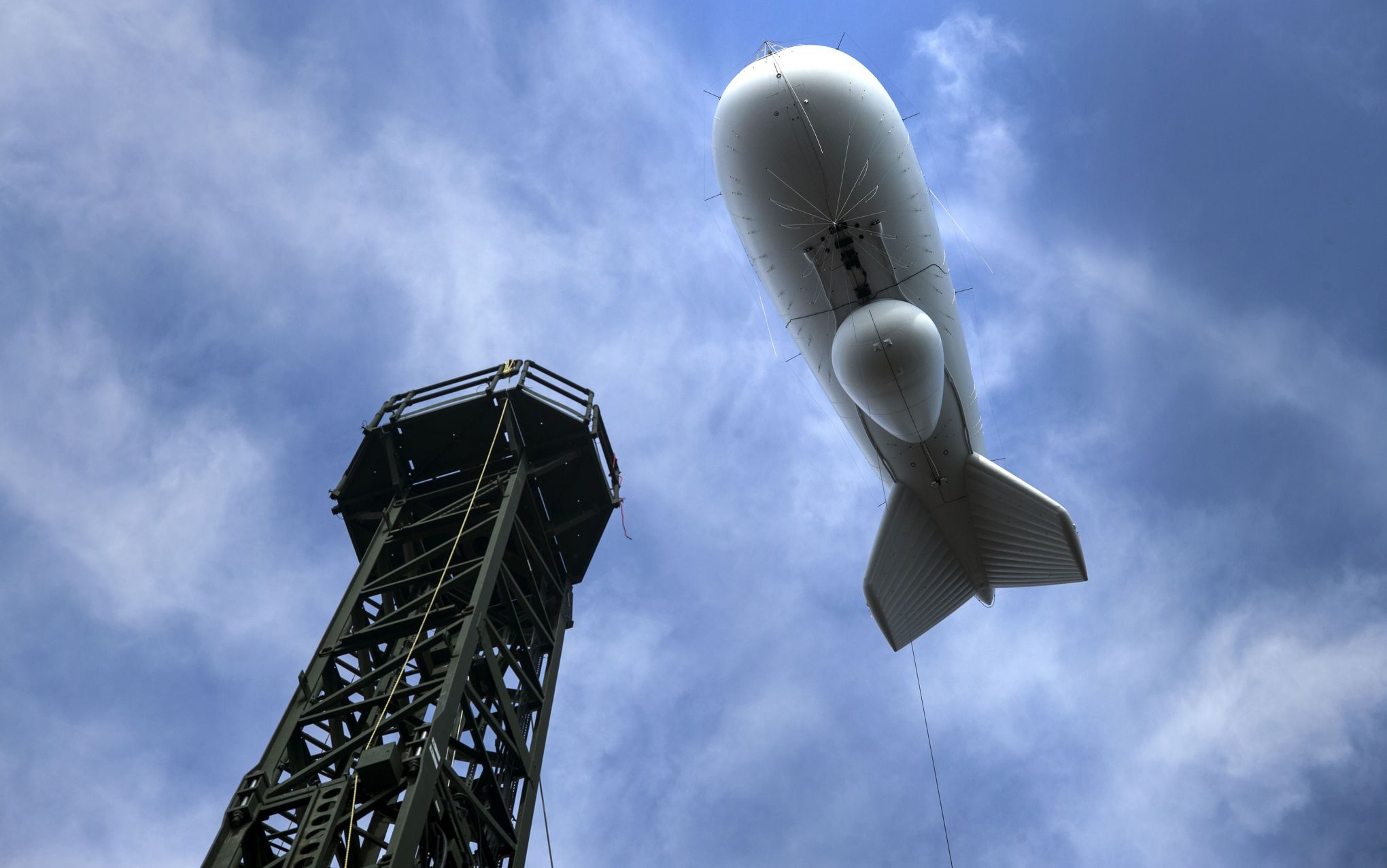 Un ballon-radar militaire dérive plusieurs heures dans le ciel ...