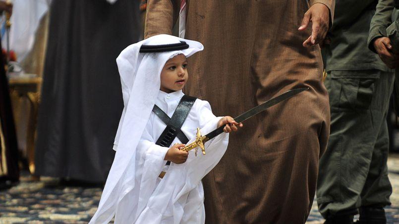 Quand le prince Charles enfile l'habit traditionnel saoudien