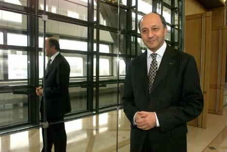 Fabius veut convaincre les siens de son avenir au PS