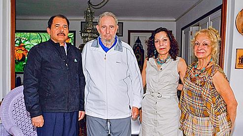 Fidel Castro s'affiche en photo avec sa compagne