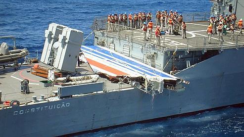 L'AF 447 aurait fait demi-tour pour sortir des turbulences