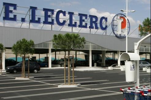 Leclerc poursuit sa progression, Carrefour recule