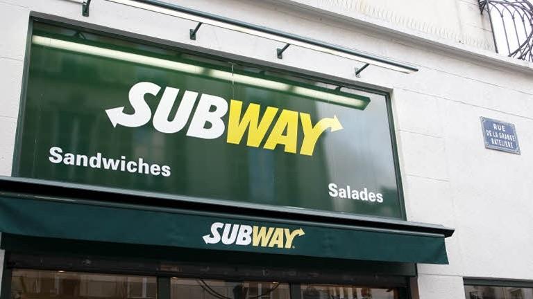 Subway avance à marche forcée
