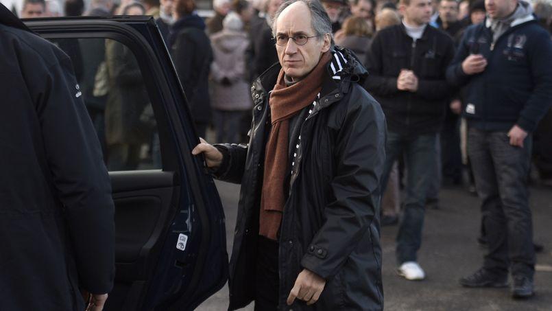 Charlie Hebdo défend sa une, le monde musulman toujours en colère