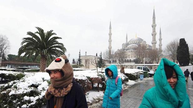 La neige balaye le sud de l'Europe jusqu'au Maghreb