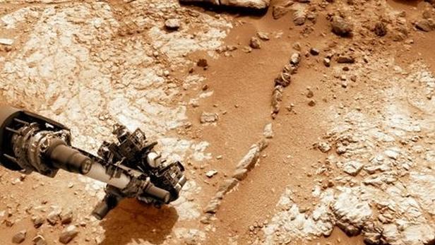 Curiosity va forer sa première roche martienne