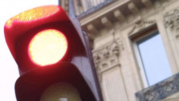 Radars feu rouge: 58.732 chauffards flashés depuis janvier à Paris
