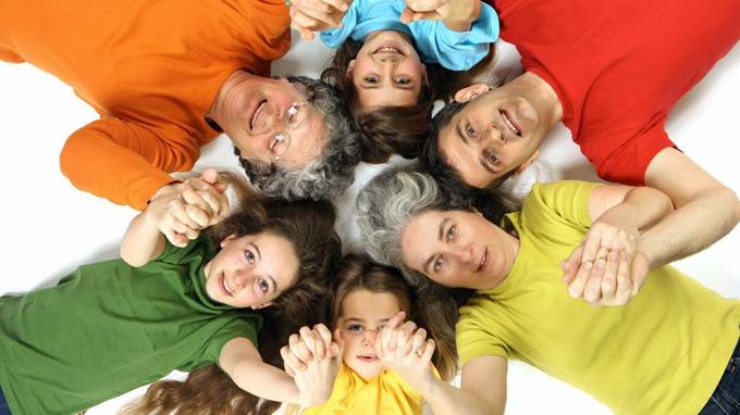 Face à la crise, la famille se révèle solidaire