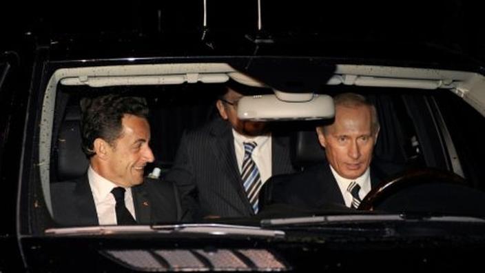 Vladimir Poutine et Nicolas Sarkozy brisent la glace