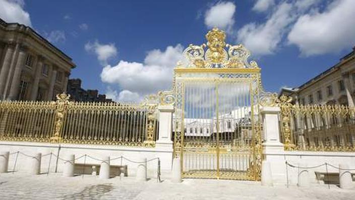 Versailles retrouve sa grille royale