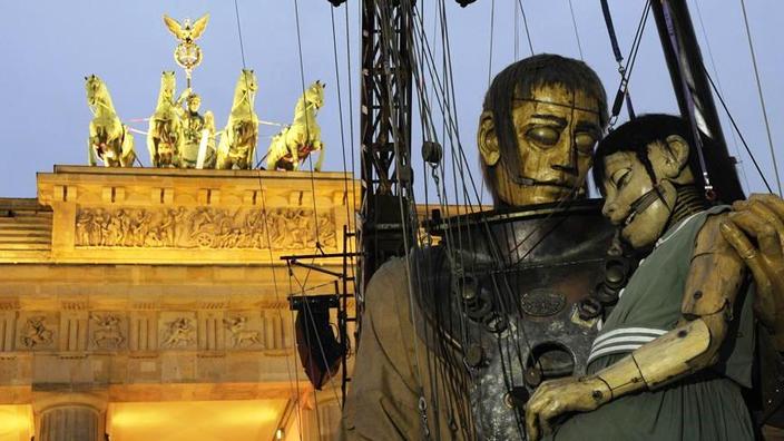 Les géants de «Royal de Luxe» rois des festivités de Berlin