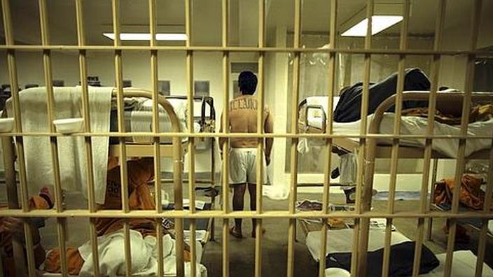 USA : la Cour suprême oblige à libérer 46.000 prisonniers