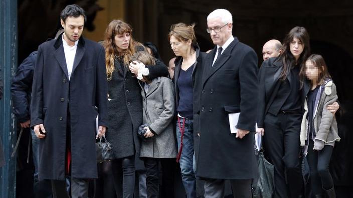 Le clan Birkin bouleversé aux obsèques de Kate Barry