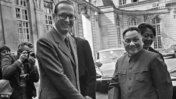 1975, Teng Hsiao Ping reçoit Jacques Chirac à l'ambassade de Chine