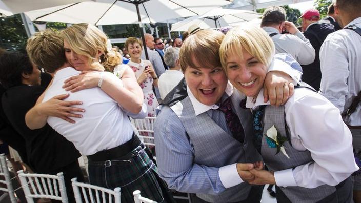 Mariage collectif de 115 couples homosexuels à Toronto