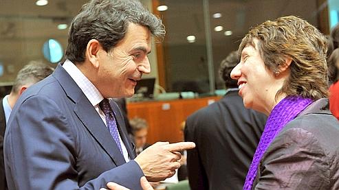 Lady Ashton renvoyée en cours de français par Pierre Lellouche
