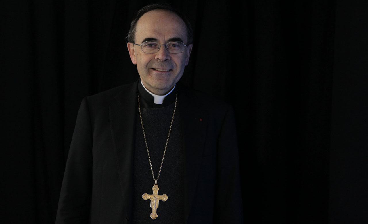 Un prêtre réclame la démission du cardinal Barbarin