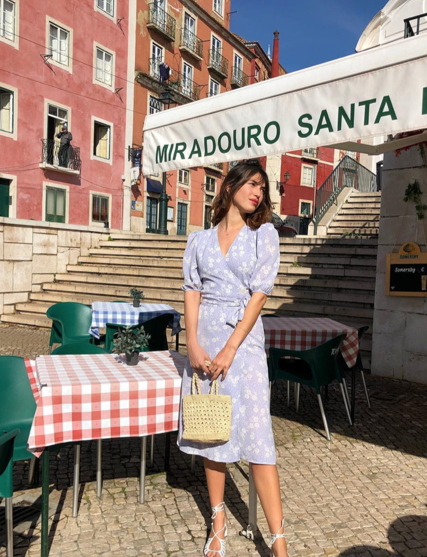 PHOTOS - Robe à fleurs : craquez pour la robe tendance de l'été 2020
