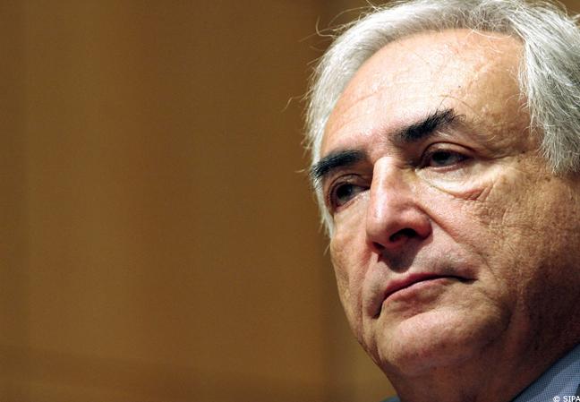 DSK victime d'un lancer de chaussures