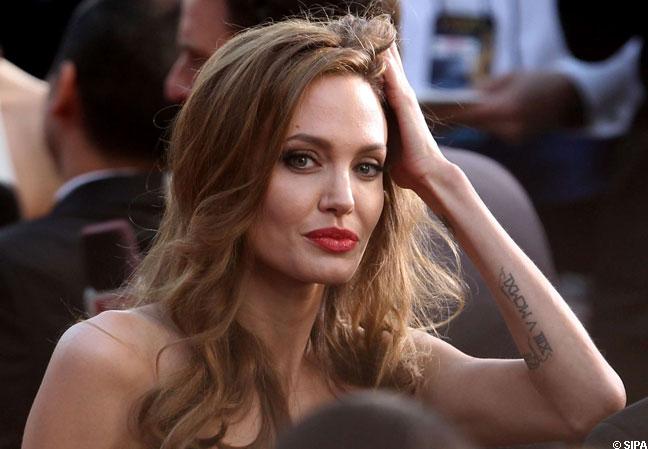 Angelina Jolie l’impair de la pierre