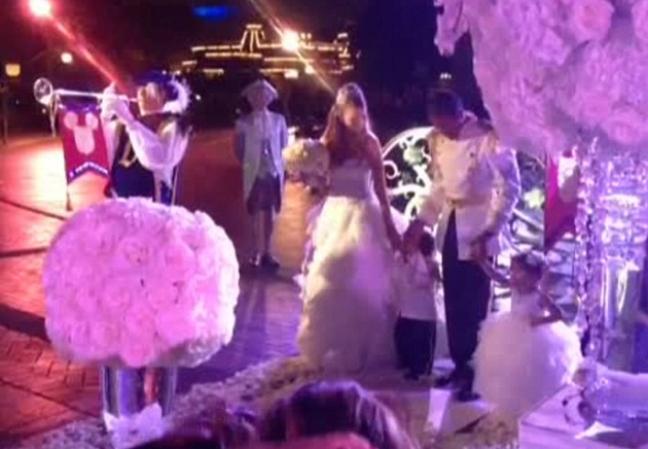 Mariah Carey se remarie devant Mickey