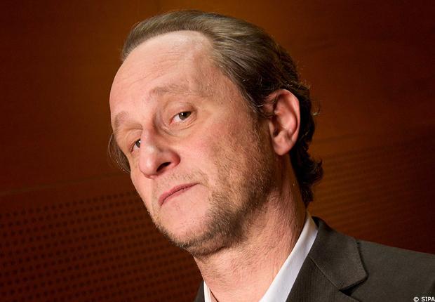 Benoît Poelvoorde s’explique sur son JT chaotique avec Claire Chazal