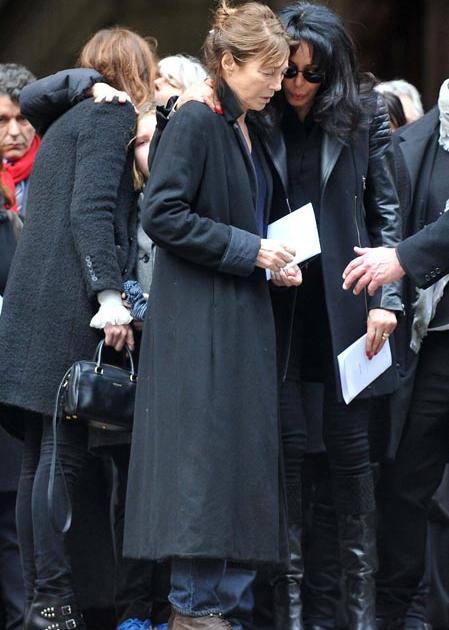 Photos:Nathalie Baye, Carla Bruni, Catherine Deneuve saluent la mémoire ... Photos:Nathalie Baye, Carla Bruni, Catherine Deneuve saluent la mémoire ...