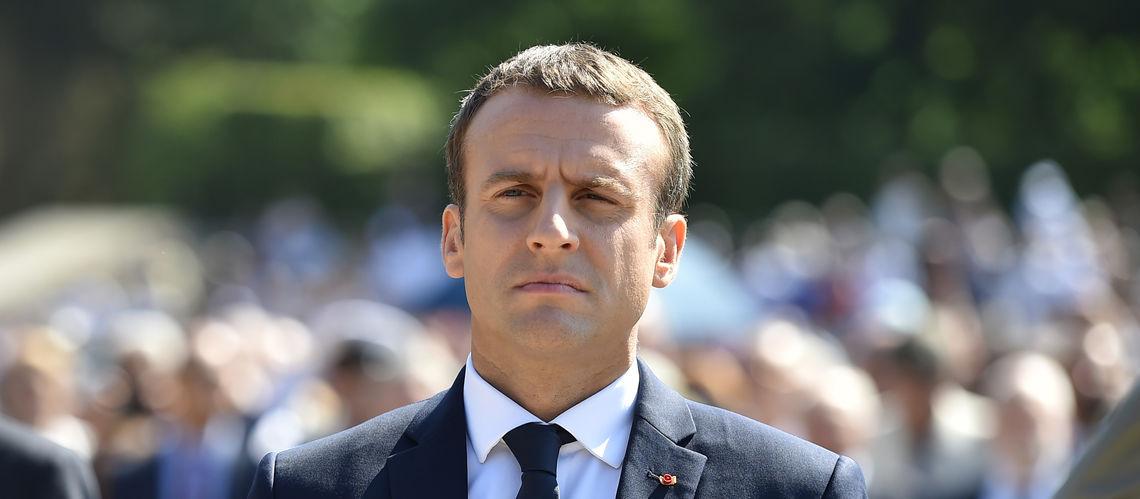 PHOTO – Emmanuel Macron : pourquoi porte t-il du bleu sur son portrait ...