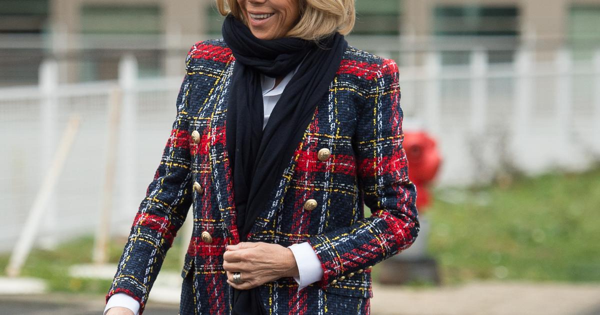 Brigitte Macron en blazer coloré Balmain à l'Hôpital de Saint-Denis