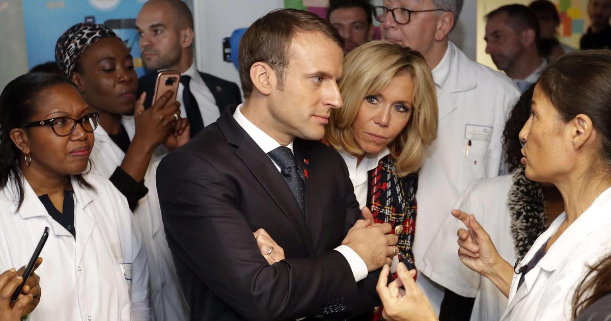Brigitte Macron en blazer coloré Balmain à l'Hôpital de Saint-Denis