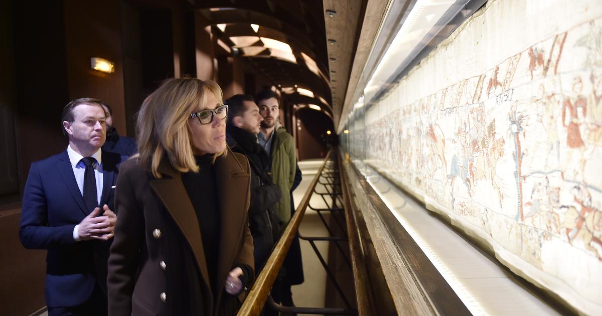 PHOTOS – Brigitte Macron, chic en manteau Balmain
