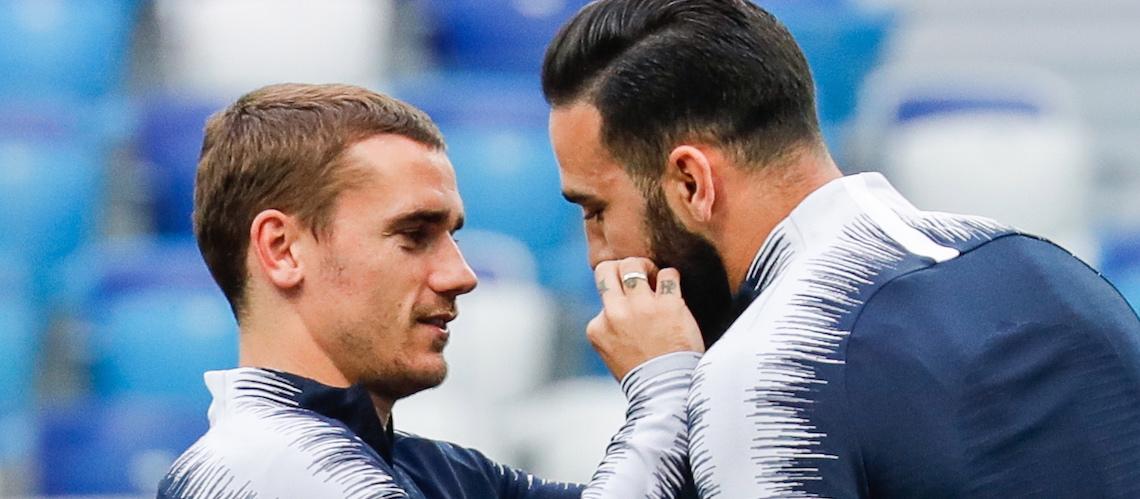 Pourquoi Antoine Griezmann tripote la moustache d’Adil Rami avant le match