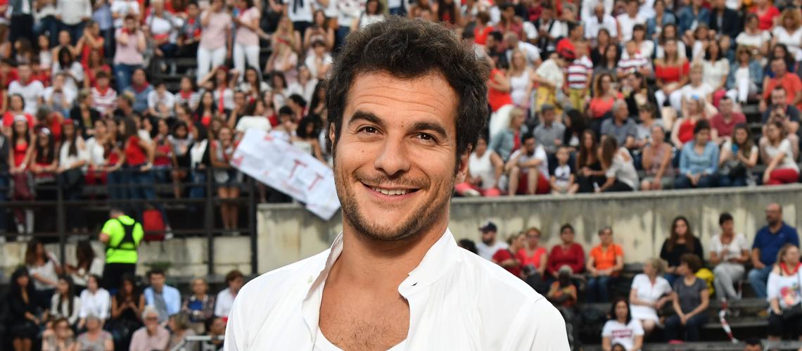 Amir se confie sur ses “addictions”, le nom de son troisième album