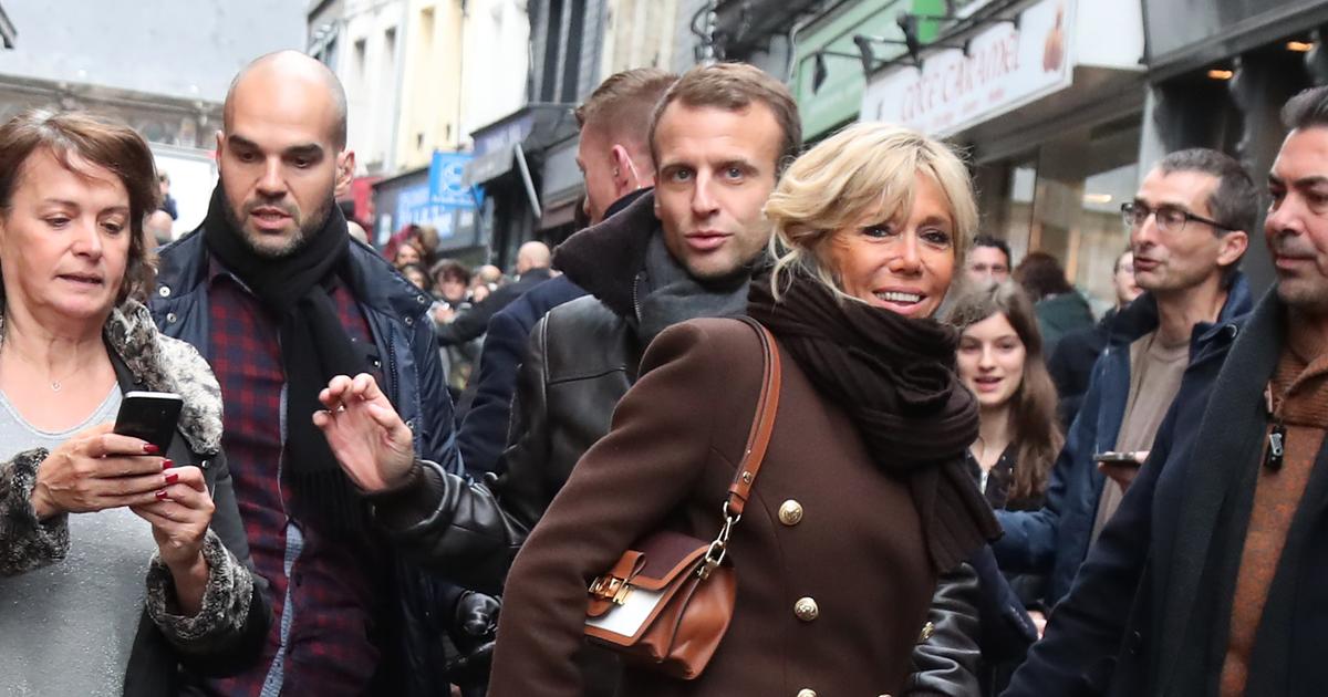 Brigitte Macron ne quitte plus son caban Balmain