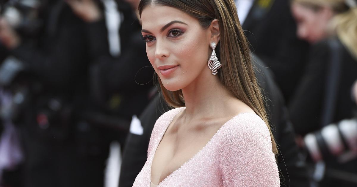 PHOTOS - Quand Iris Mittenaere fait rêver la Croisette dans une robe de princesse