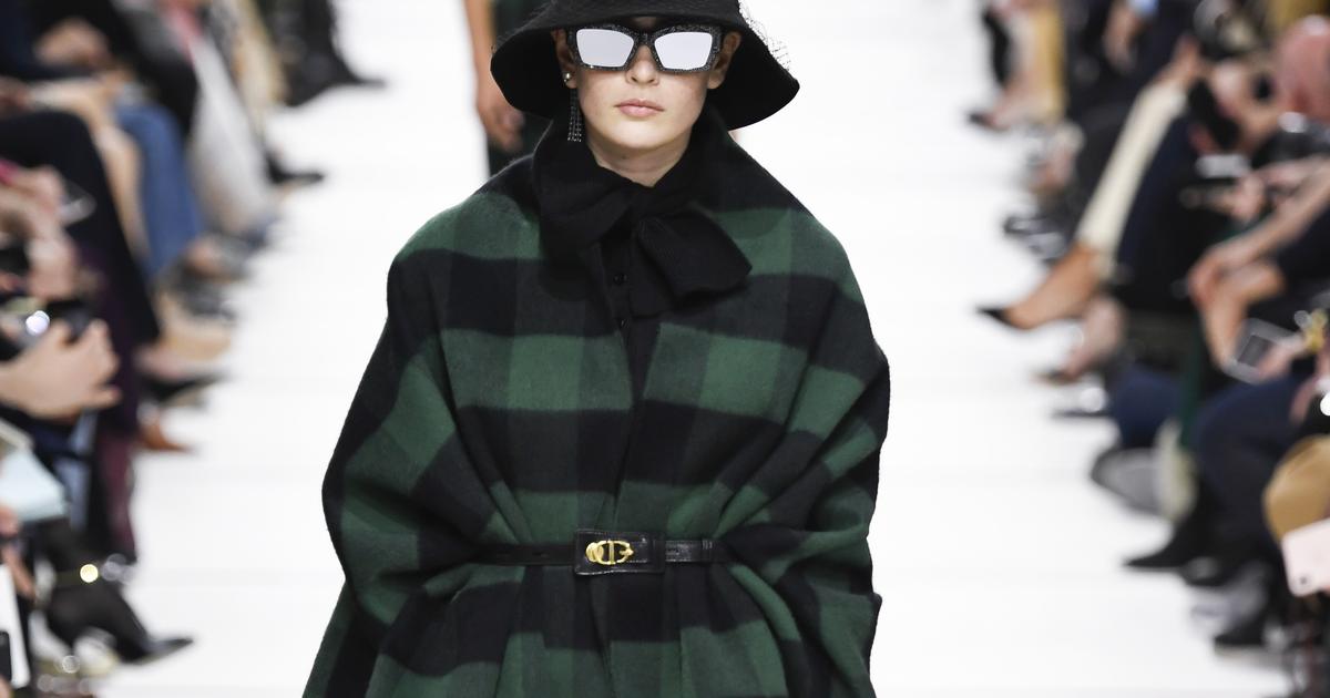 PHOTOS - Comment porter la cape tendance cet hiver 2020