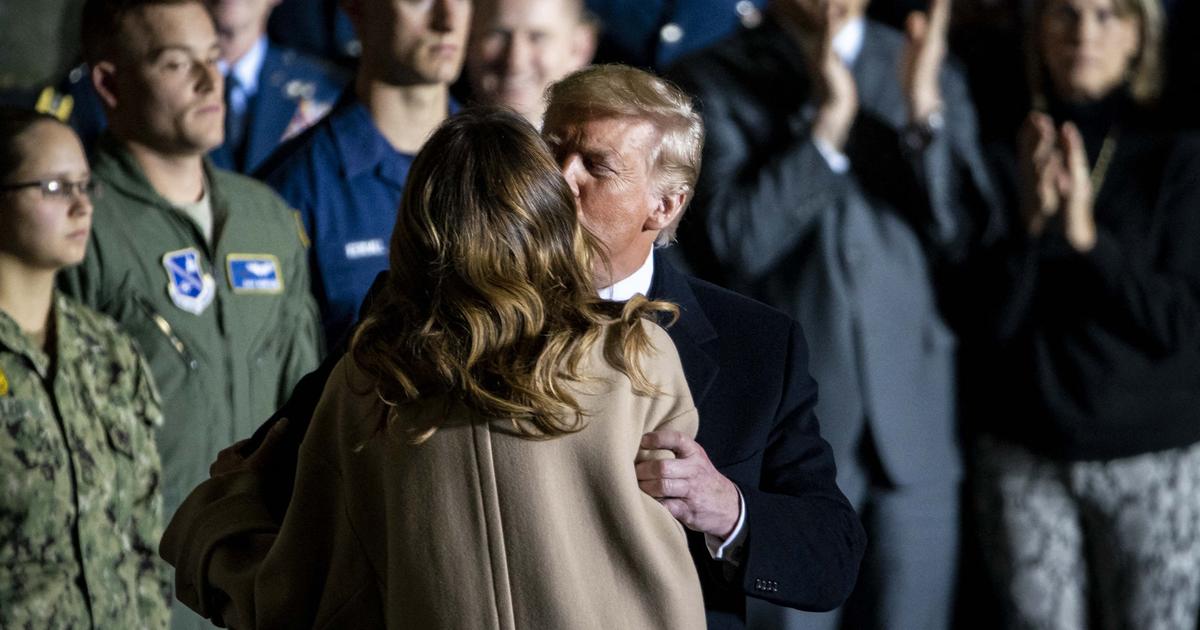 PHOTOS - Donald et Melania Trump échangent un (rare) baiser