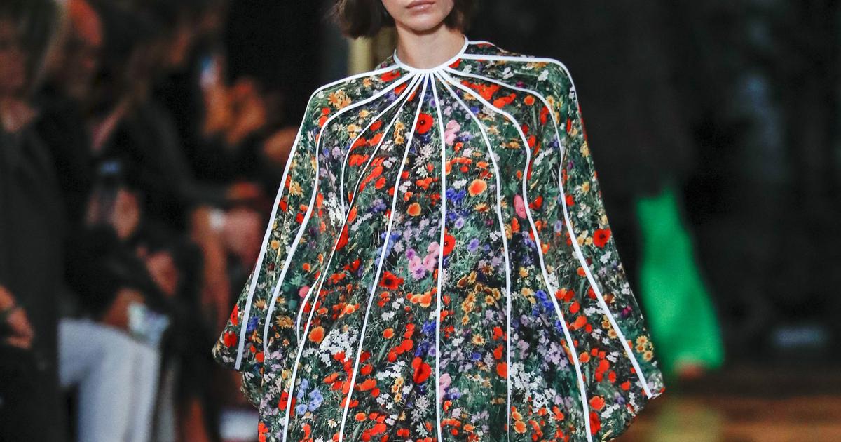 PHOTOS - Robe à fleurs : craquez pour la robe tendance de l'été 2020