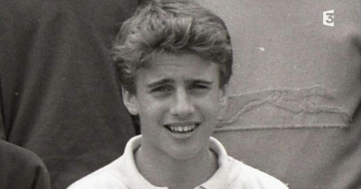 PHOTOS - Barbe, cheveux longs... Les looks étonnants d'Emmanuel Macron